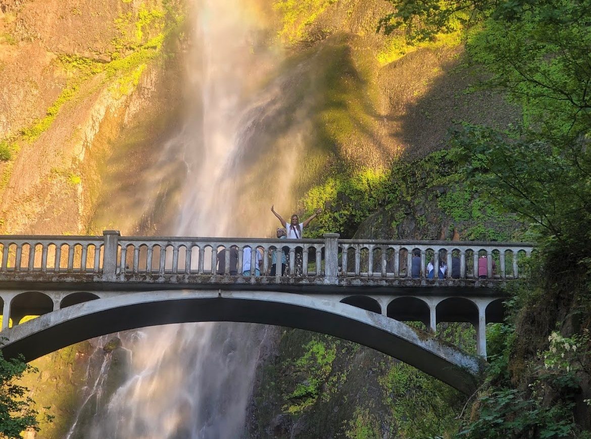 Multnomah Falls Half Day Tour in Oregon | Waterfall Shuttle